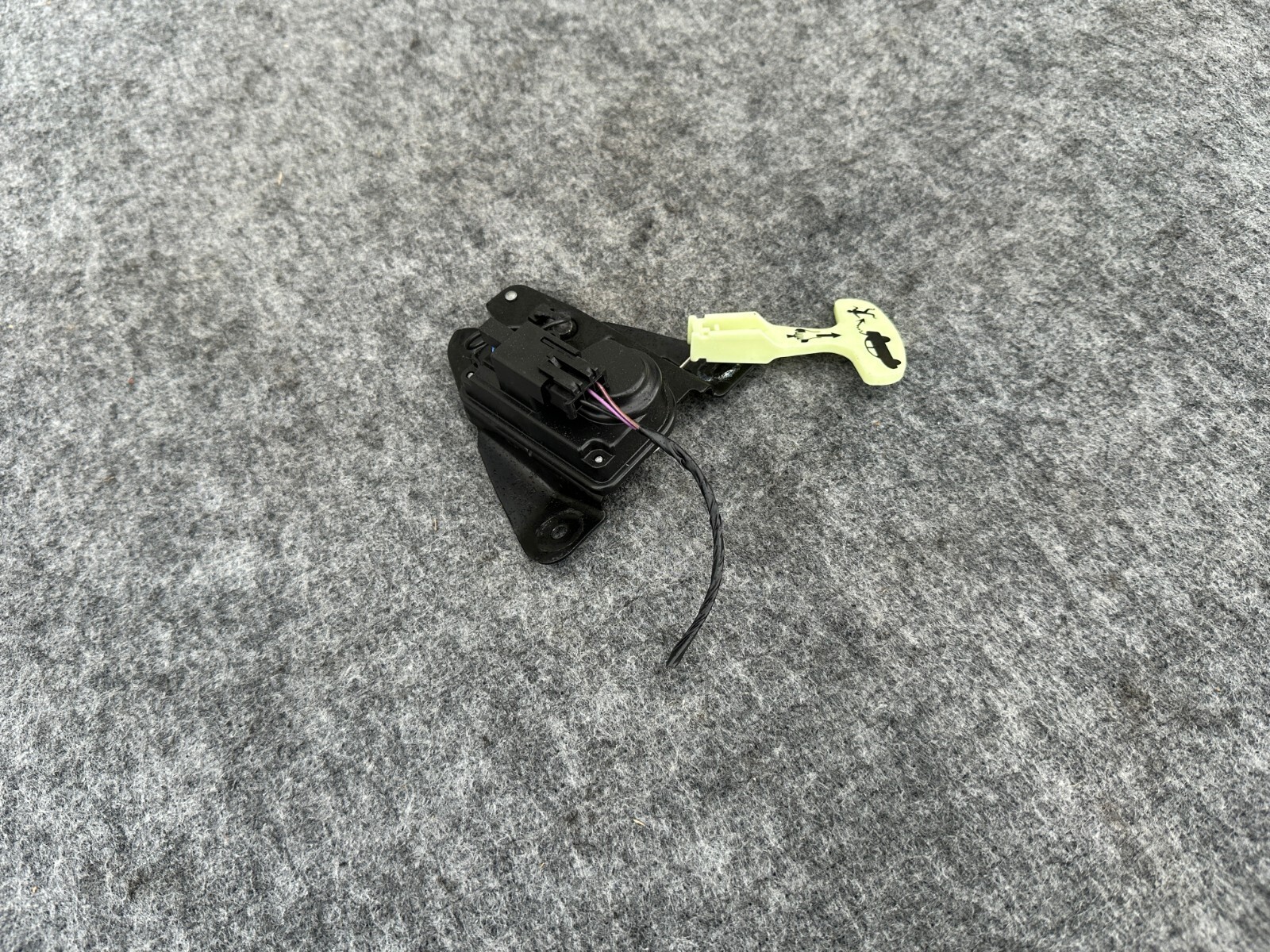 TRUNK LID LATCH LOCK ASSEMBLY OEM 67K 14-19 MASERATI QUATTROPORTE GTS ...