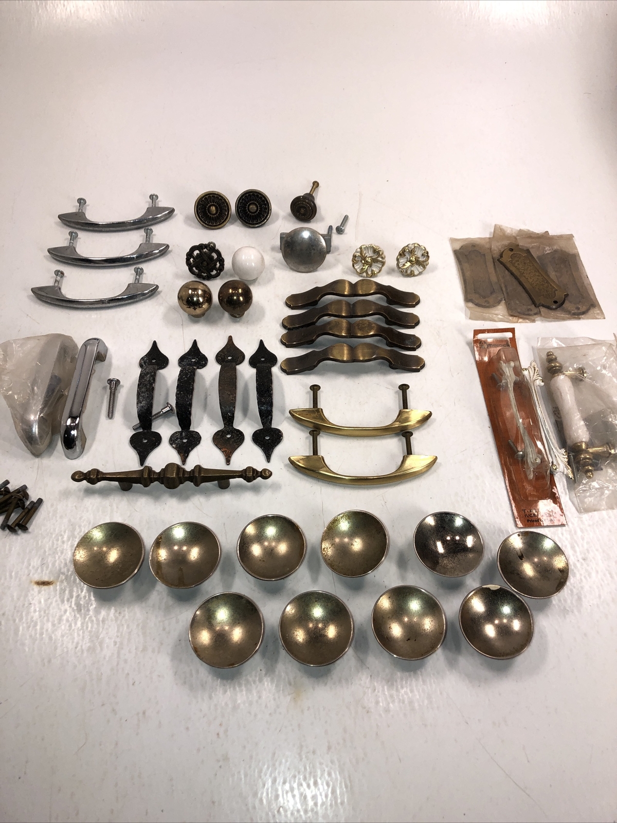 Vintage Mixed Lot Antique Cabinet Drawer Pulls Knobs Handles Hardware ...