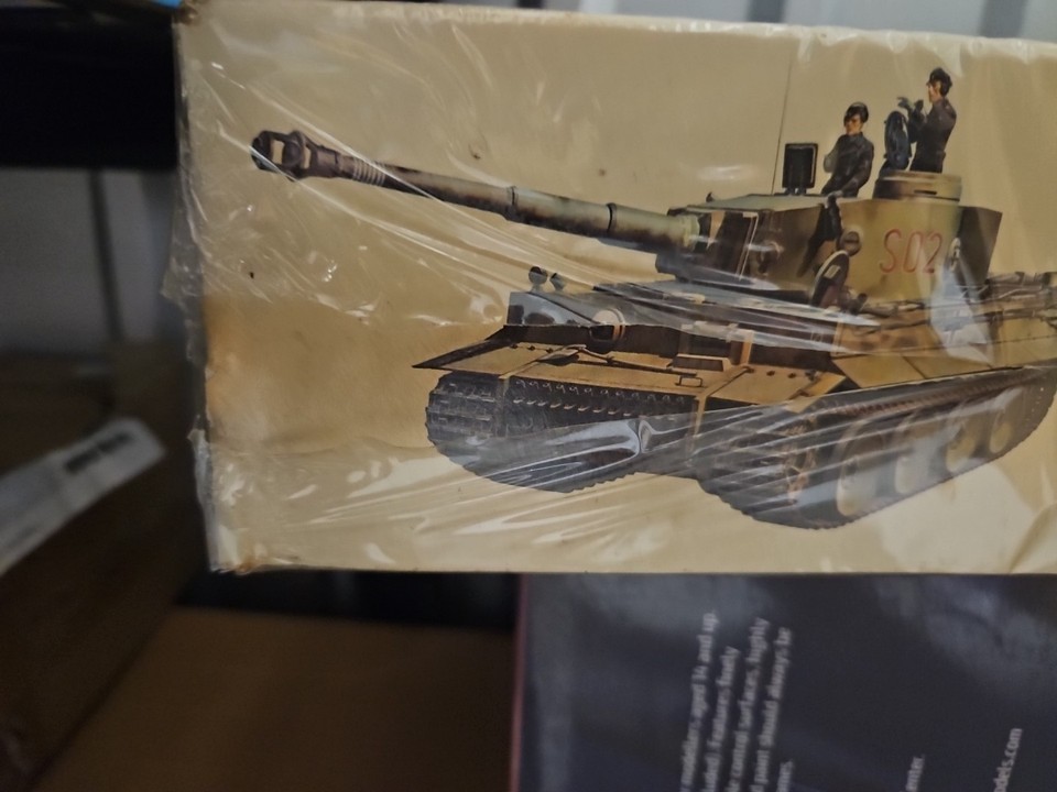 Tamiya 1/25 German Army Heavy Tank Tiger I Model Kit. Damage Box ...