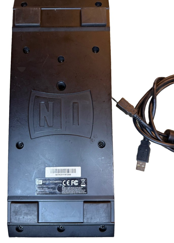 Native Instruments TRAKTOR KONTROL X1 MK1 Portable DJ Controller ...