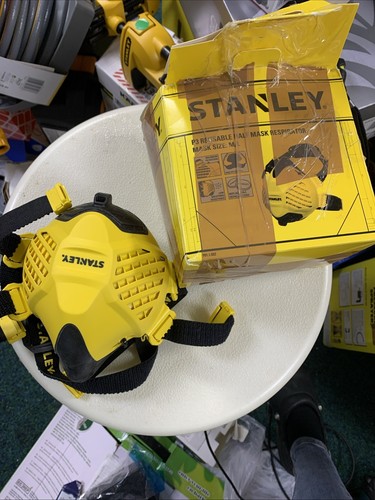 Stanley P3 Dust Mask, Reusable Respirator Mask with Face-Fit-Check - M ...
