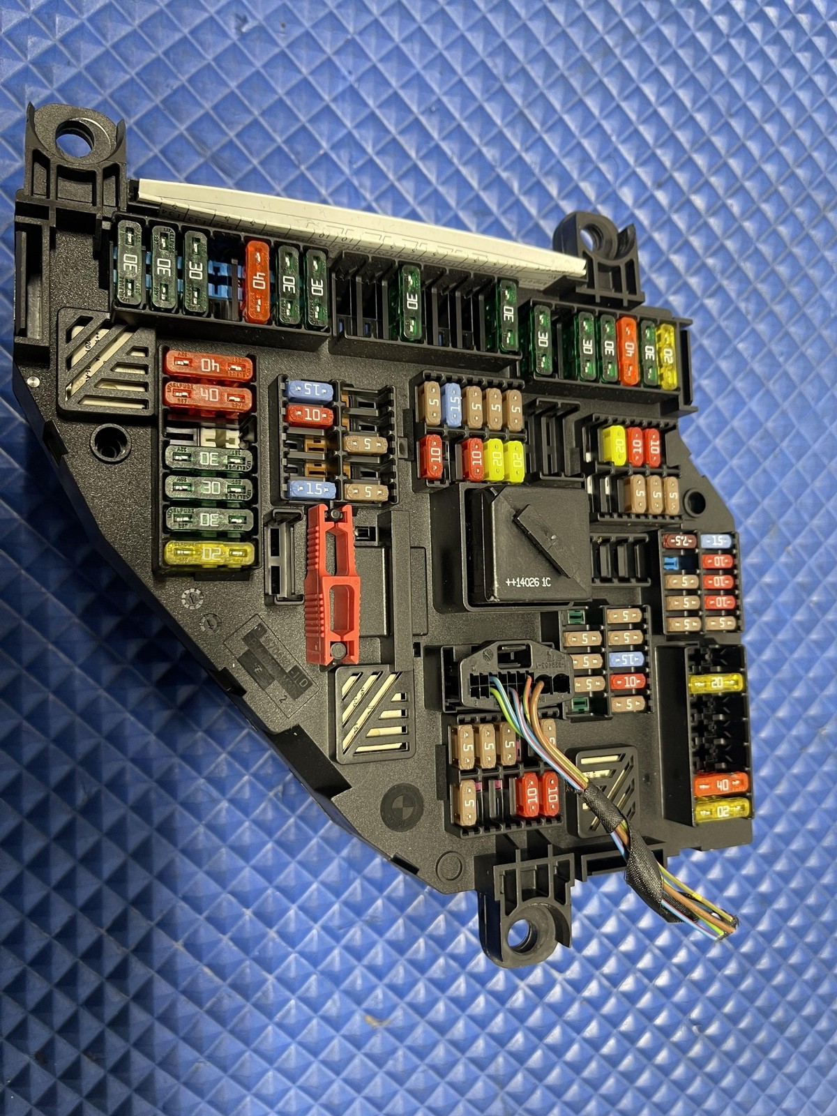2012 - 2015 BMW M6 F13 REAR DISTRIBUTION MODULE FUSE RELAY JUNCTION BOX ...