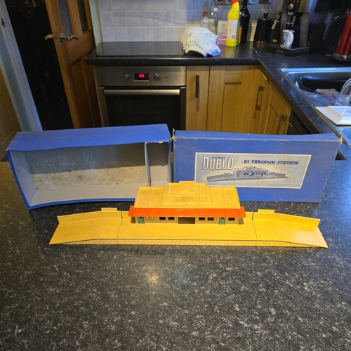 Hornby Dublo D1 Metal Through Station - OO Gauge - (3209) | eBay UK