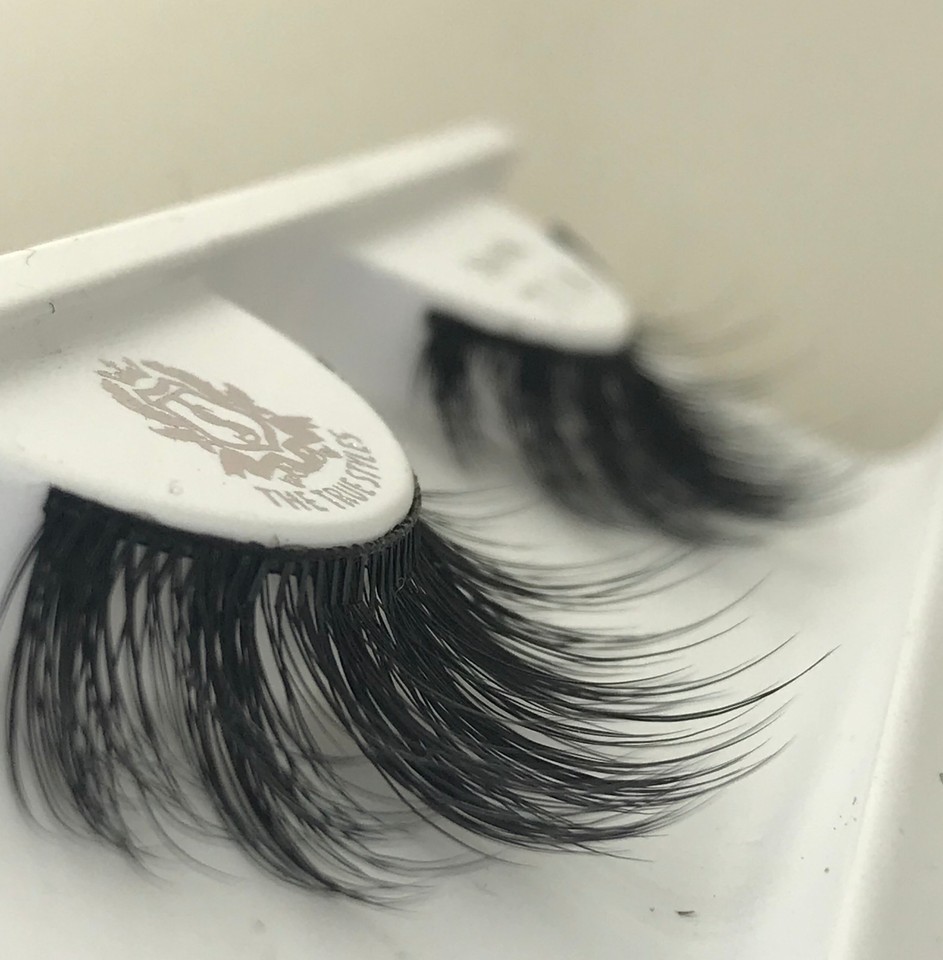 IZZI 3D LASHES LIGHT & SOFT AS A FEATHER LUXURY 3D LASHES #711M HUMAN ...