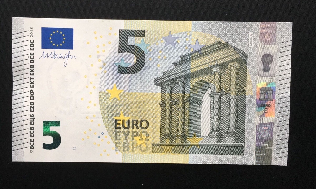 5 Euro Bills