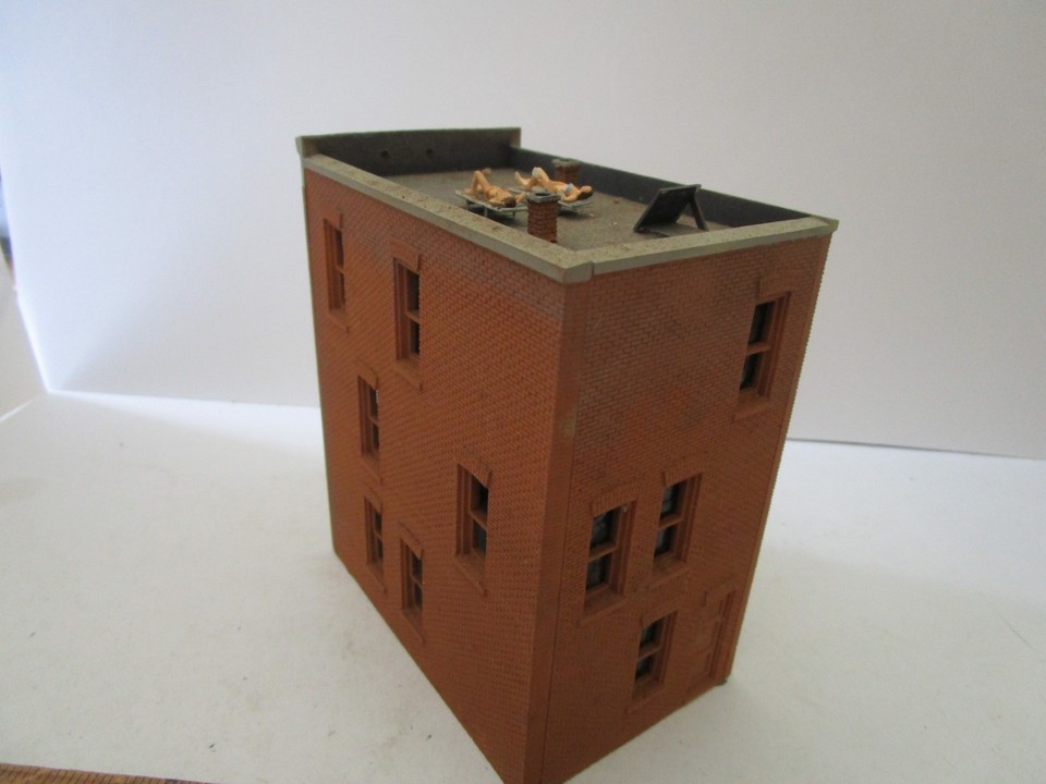 HO 1/87 Scale Pro Built Weathered City Apartment Building For Train ...