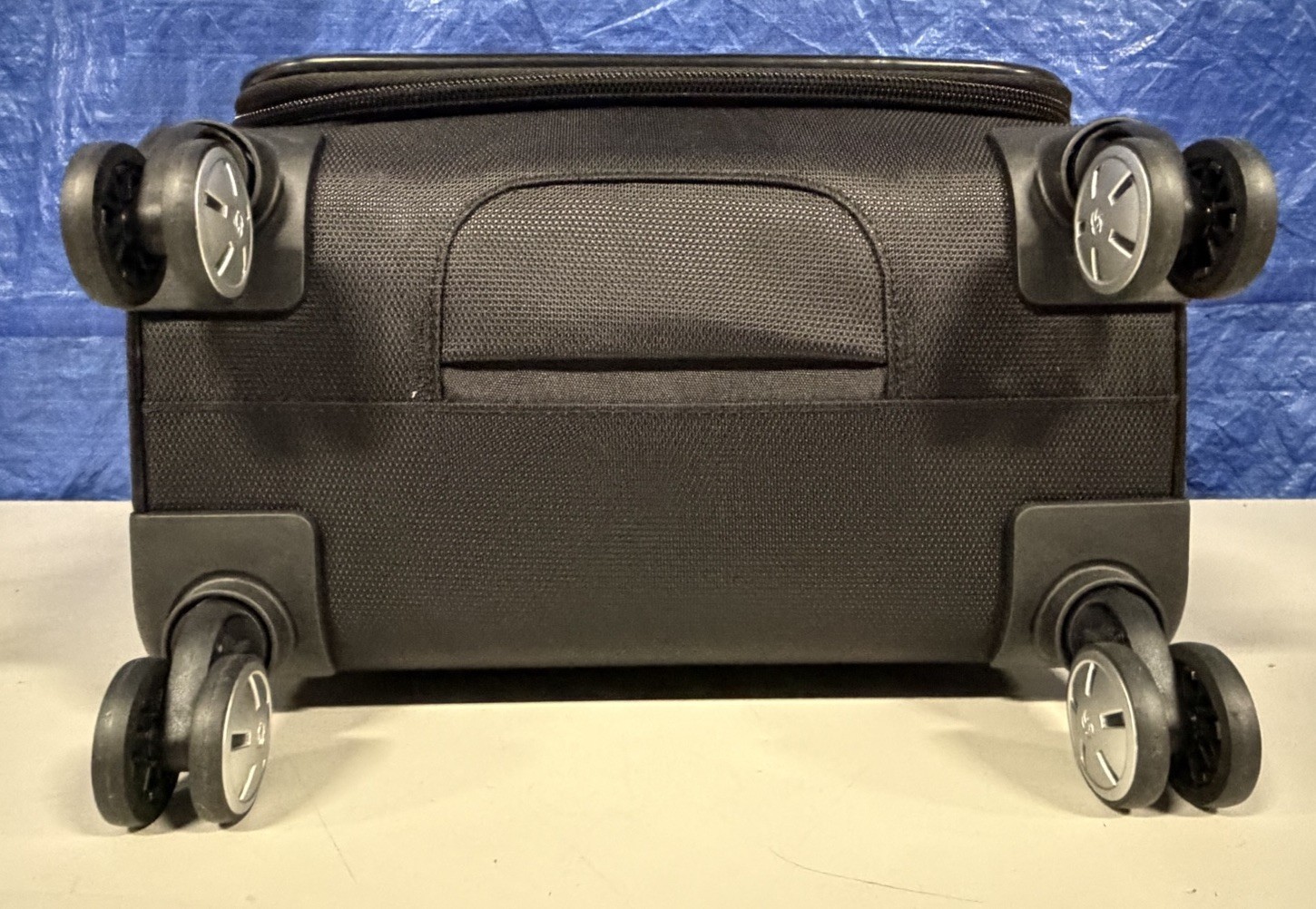 Samsonite HyperSpin 4 21" Carry-On Suitcase, 4-Wheeled Spinner | Free ...