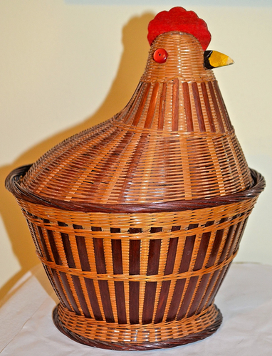 VINTAGE Large Wicker CHICKEN, HEN on NEST Basket Kitschy WOVEN Rattan ...