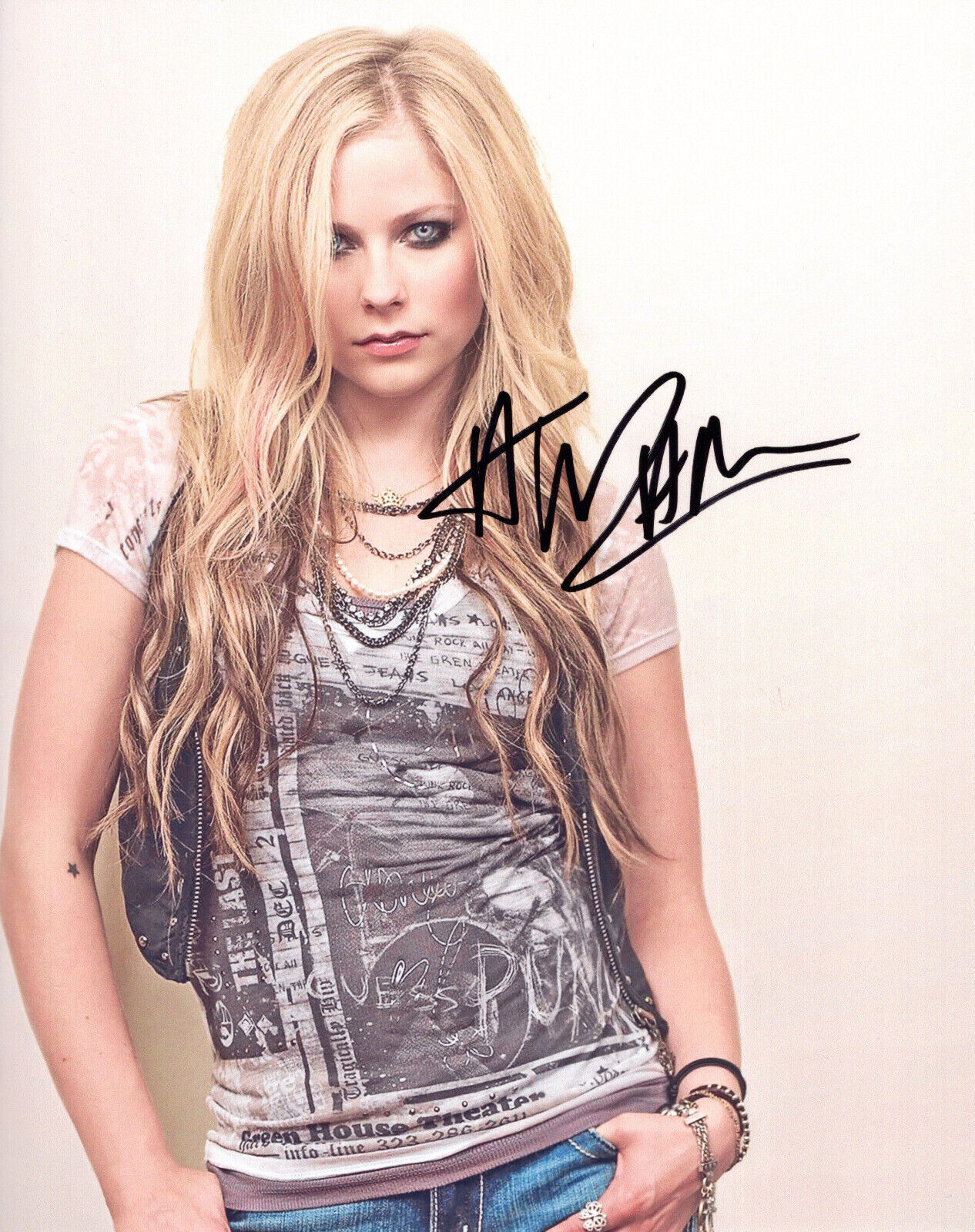 Avril Lavigne autograph on 10" x 8" glossy photo with COA | eBay UK
