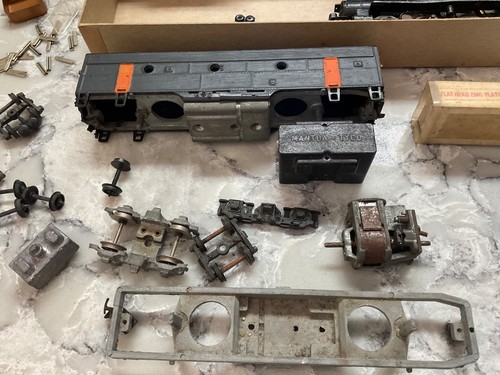 VINTAGE HO SCALE SWITCHER ? ENGINE BRASS + lots more stuff,FOR REPAIR ...