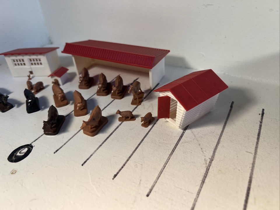 Bachmann 45152 HO Scale Farm Building With Animals Kit Missing A Few ...