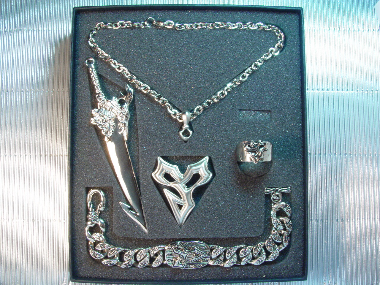 Final Fantasy X 10 FF10 Blade Necklace Bracelet Ring PG Set | eBay ...