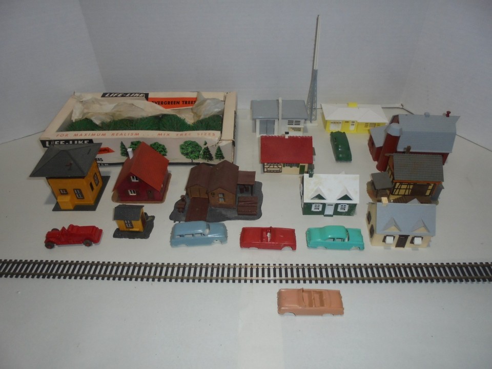 HO AND N SCALE TRAIN BUILDINGS,TREES AND SOME CARS VINTAGE FOR TRAIN ...