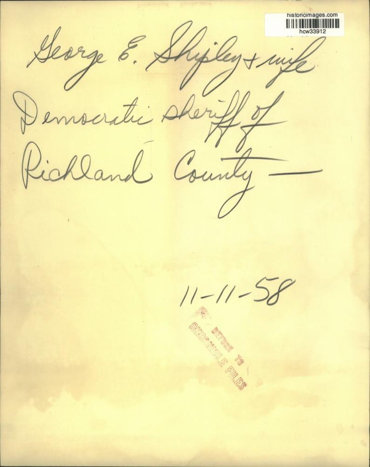 1958 Press Photo George Shipley gets congratulatory kiss from wife in ...