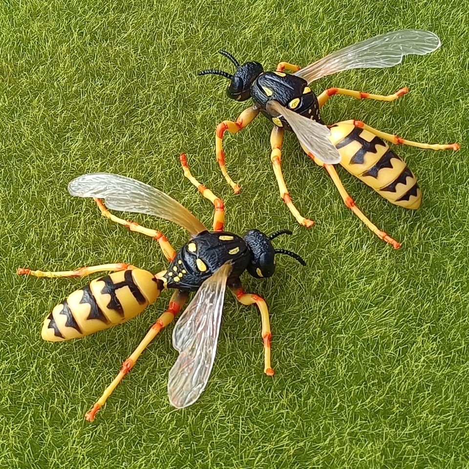 2pcs Wasp Bee Hornet Fairy Garden Terrarium Lawn Decor Lifelike ...