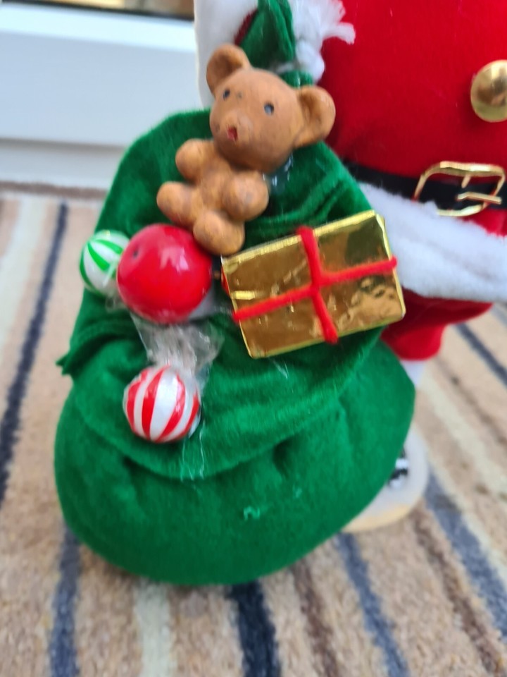 Musical Santa Plays Jingle Bells Wind-Up Christmas Figure Moving head ...