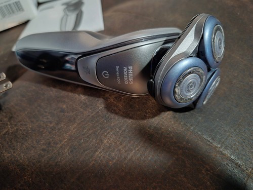 Philips Norelco Shaver Series 6000 Wet and Dry Electric Shaver Razor ...