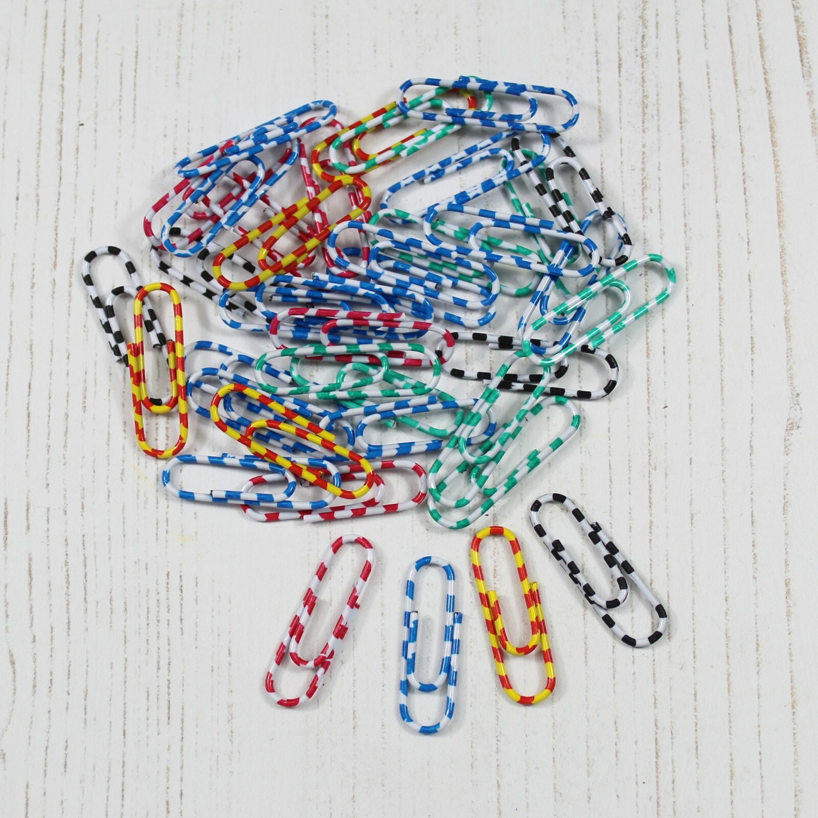 Paper Clips 28mm in 16 Coloured Choices + Assorted & Stripy Zebra | eBay