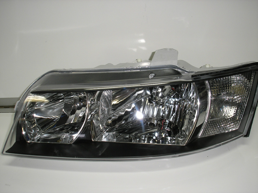 PASSENGER SIDE VZ SV6 SS HOLDEN COMMODORE BLACK HEADLIGHT VZ SV8 SSZ ...