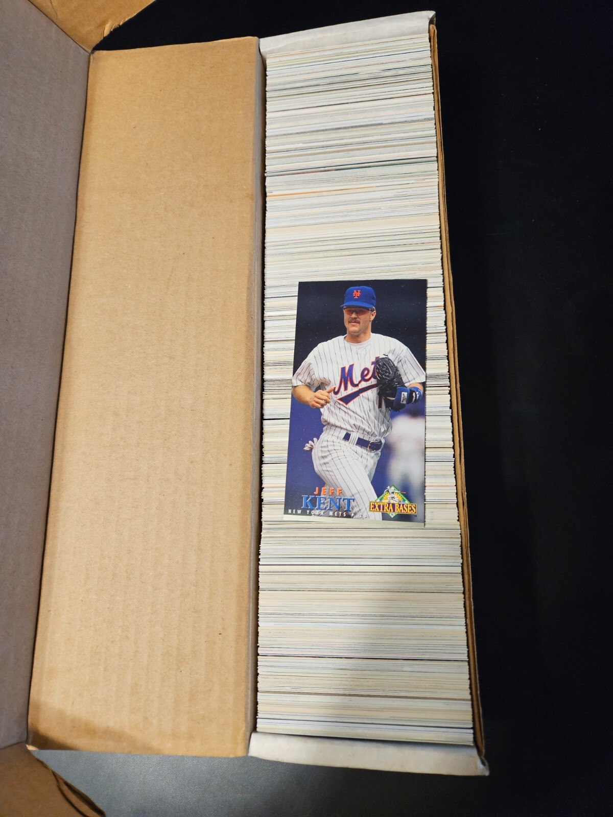 Huge Lot of 800 Jeff Kent Baseball Cards - Inserts, Base, Parallels ...