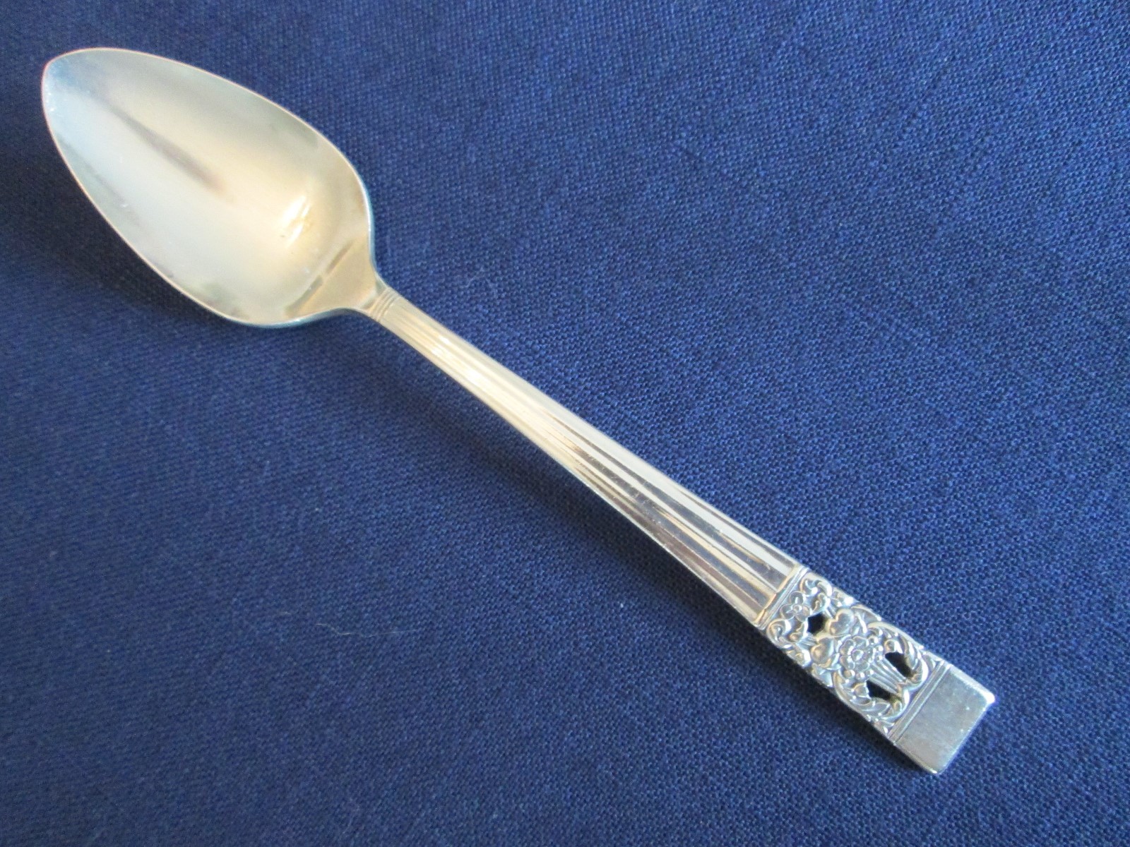 6 1/8" TEA SPOON! Vintage ONEIDA COMMUNITY silverplate CORONATION ...