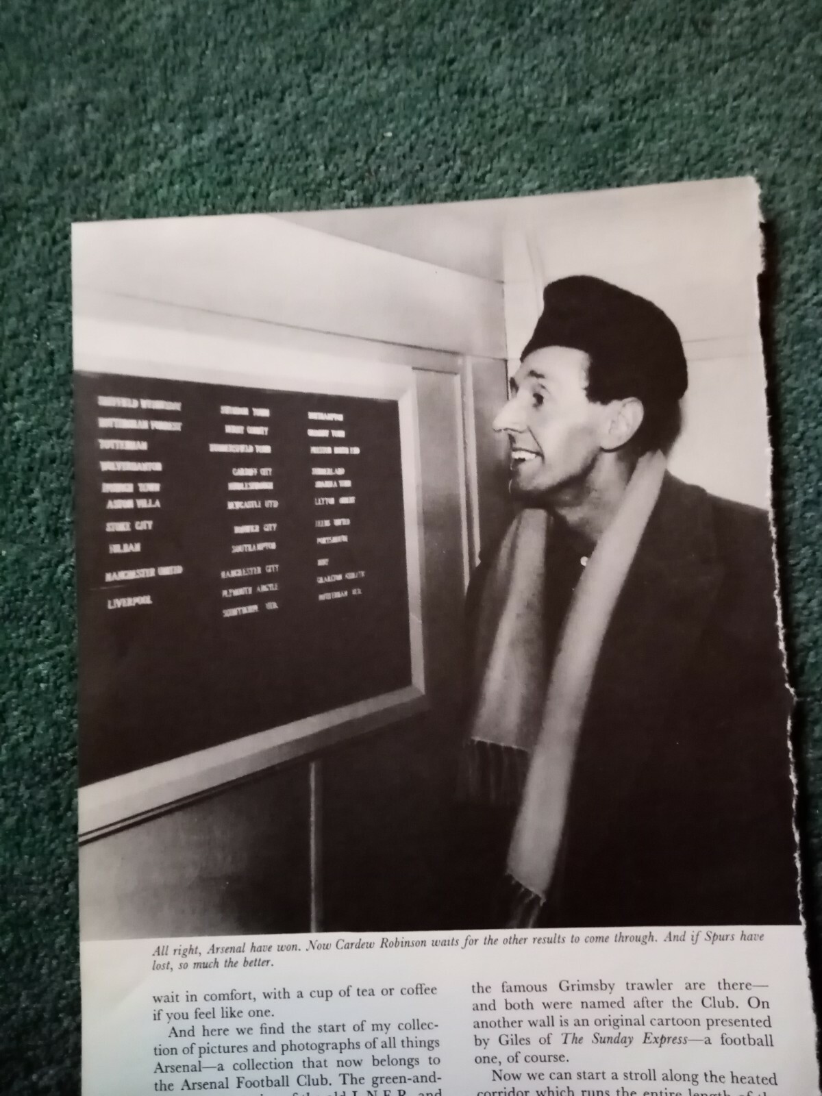 61-5 Ephemera 1960s football picture cardew Robinson | eBay UK