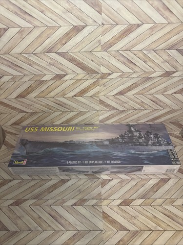 Revell USS Missouri Mighty Mo US Navy Battleship Plastic Model Kit 1: ...
