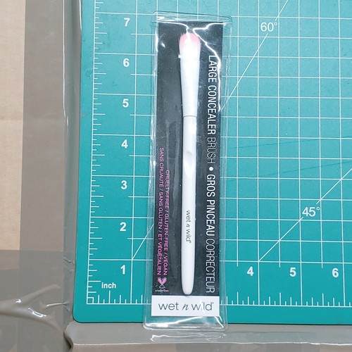 Wet n Wild C789 White And Pink Large Concealer Brush | eBay