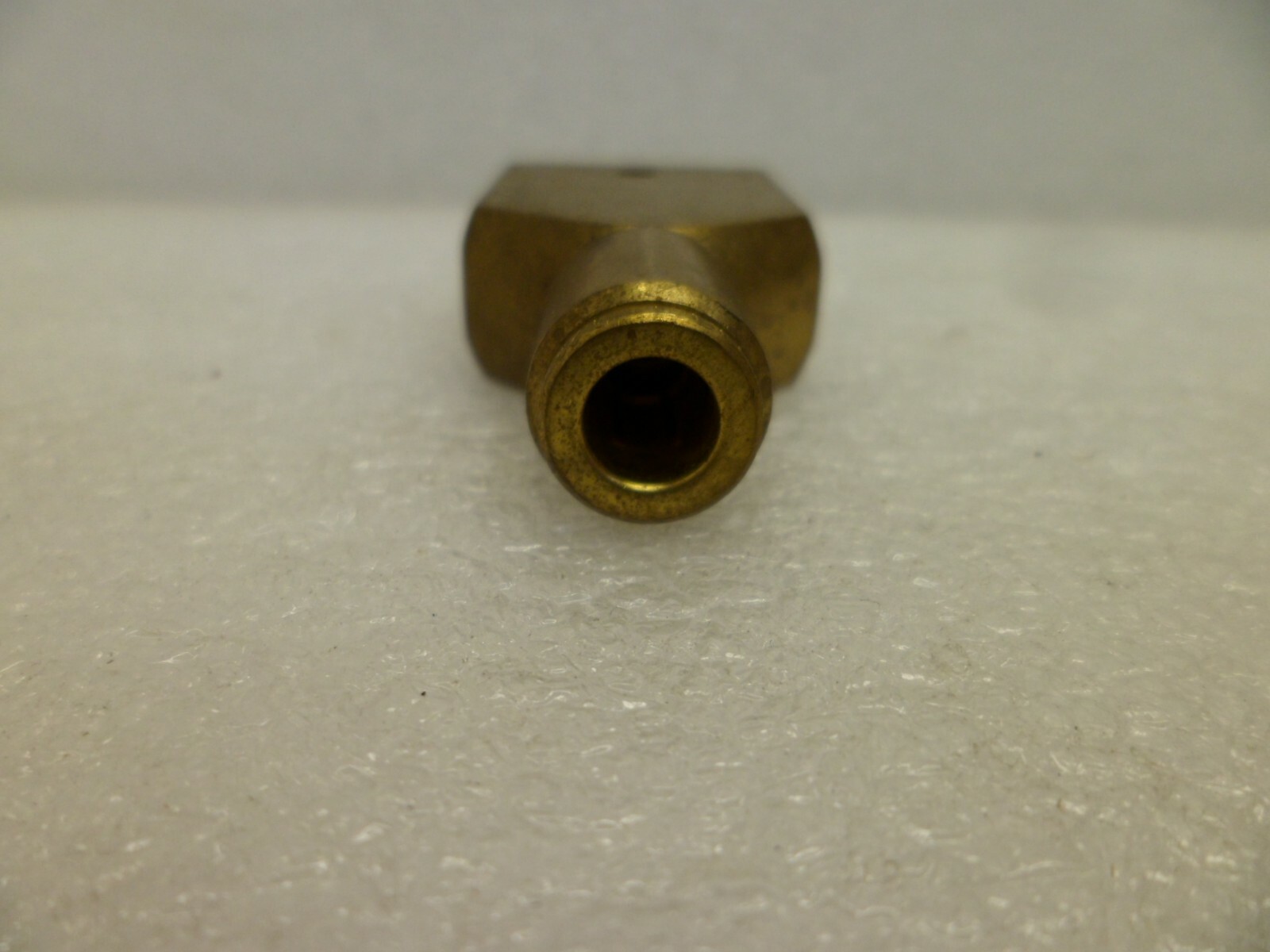 ALCON 1/4" TUBE .250" WYE PUSH TO CONNECT BRASS FITTING LOT OF 3 WYES ...