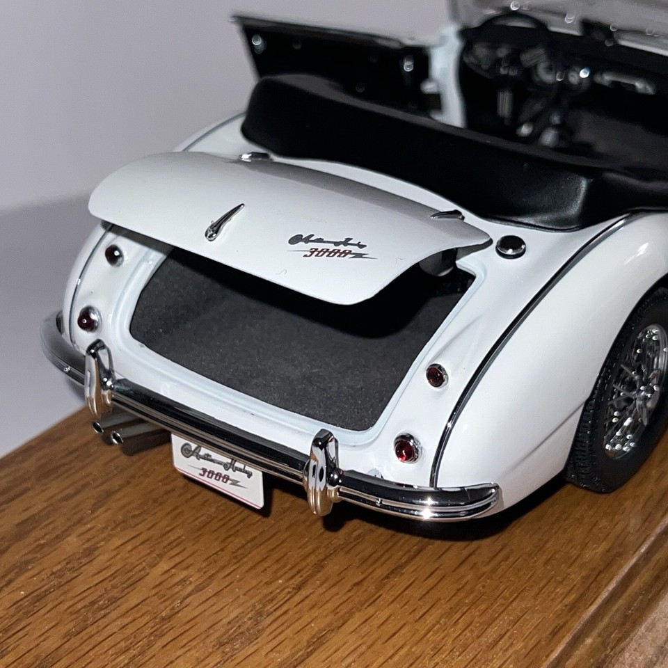 1961 Austin Healey 3000 White AUTOart Millennium 1:18 Scale Die Cast ...