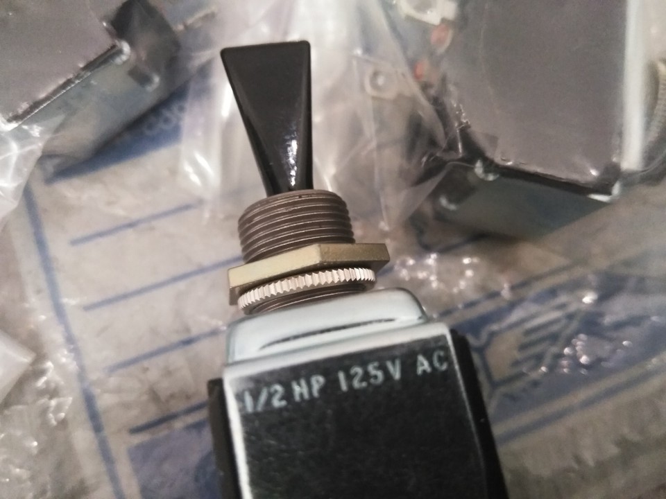 UND LAB INC. LIST TOGGLE SWITCH 10A 250V A/C - 15A 125V A/C 3/4-HP 250V ...