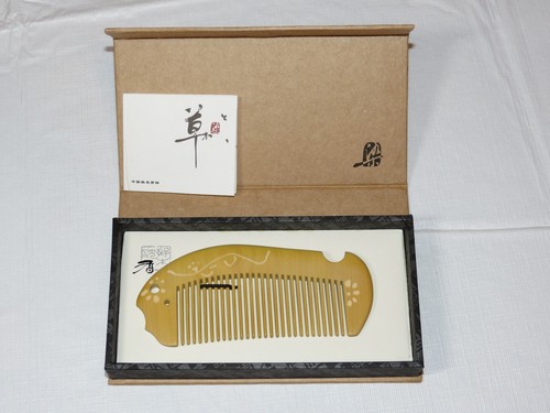 Chongqing Carpenter Tan Handicrafts Comb 4 3/4" X 2" light tan Very ...