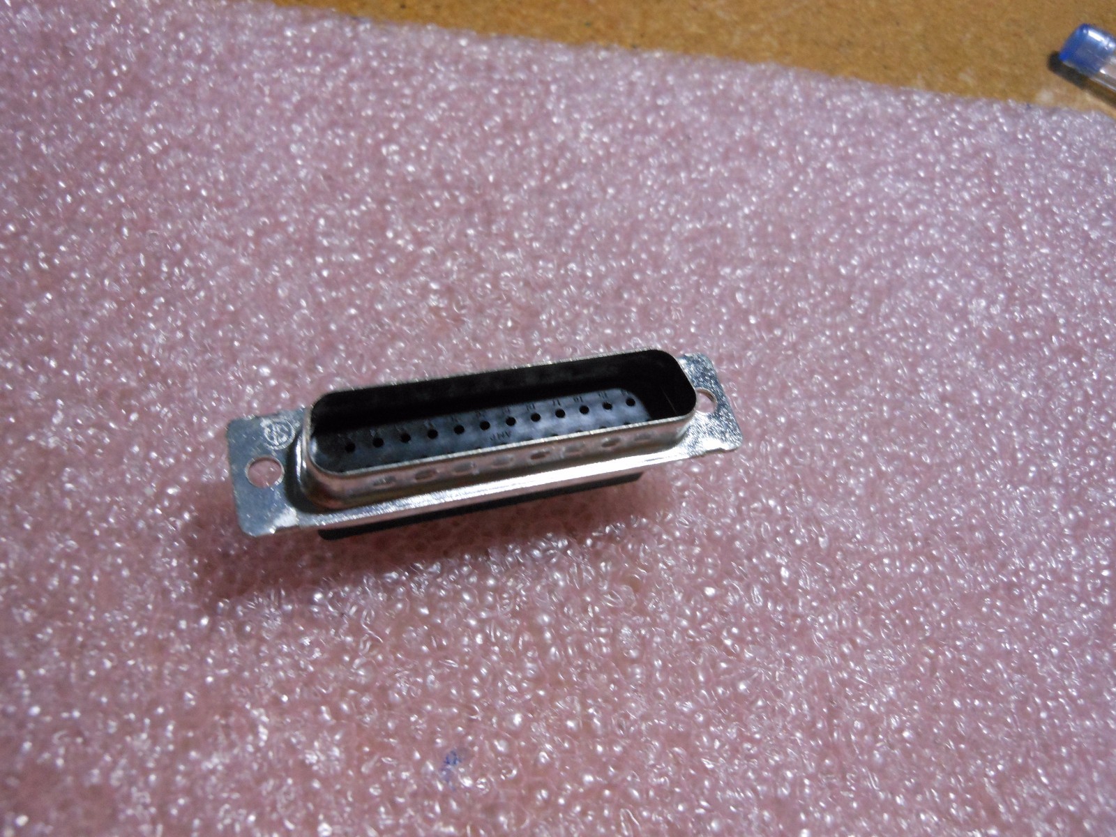 AMP CONNECTOR 25 POS D-SUB NO CONTACTS (LOT OF 42 PC) PART # 207464-2 ...