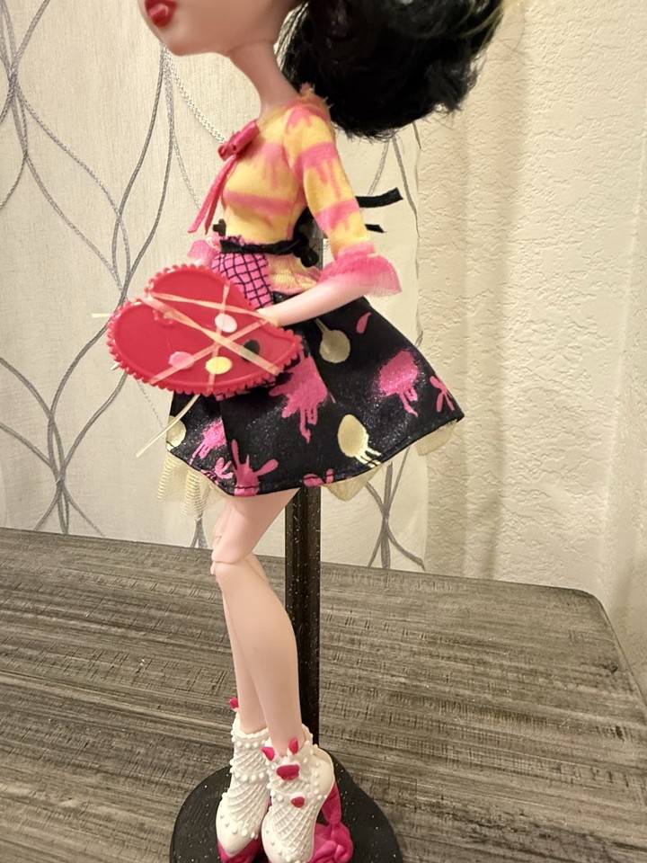 (OUT OF BOX) Monster High Draculaura Art Class | eBay