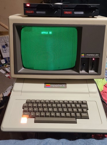 Vintage Apple II Plus Computer AA11040B with Monitor III Disk Drives ...