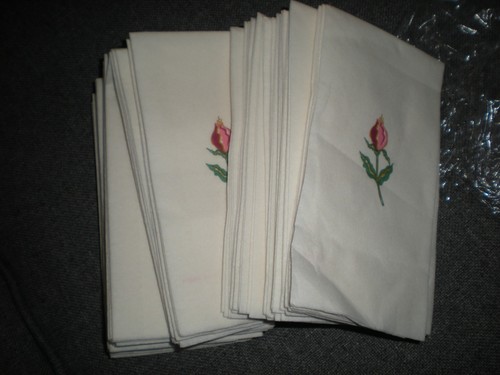 Hoffmaster Linen-Like Dinner Napkins - H100161 - Rose Design - 40 ct ...
