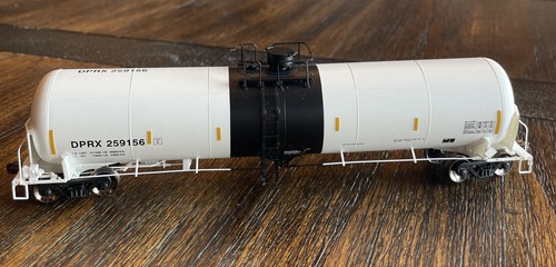 SCALETRAINS HO White/Black Trinity 31K Crude Oil Tank Car “NEW” DPRX ...