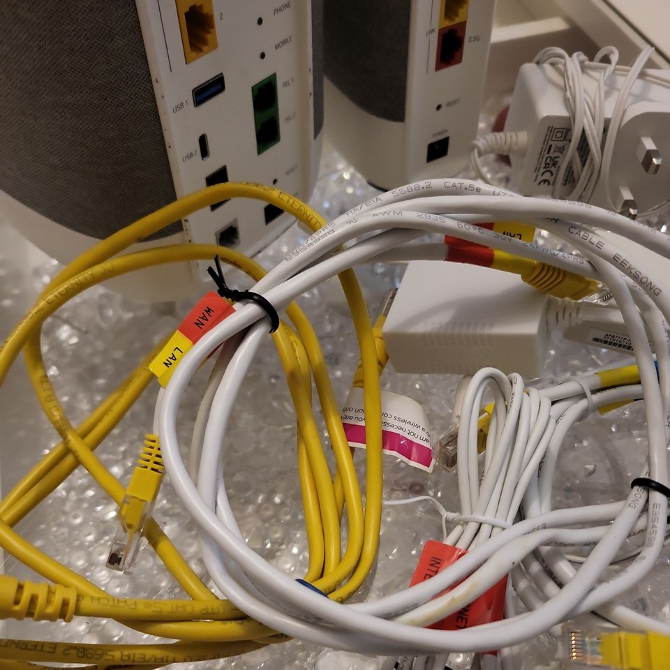 Vodafone Ultra Hub 6e Super WiFi Router with Booster and 4G Backup ...