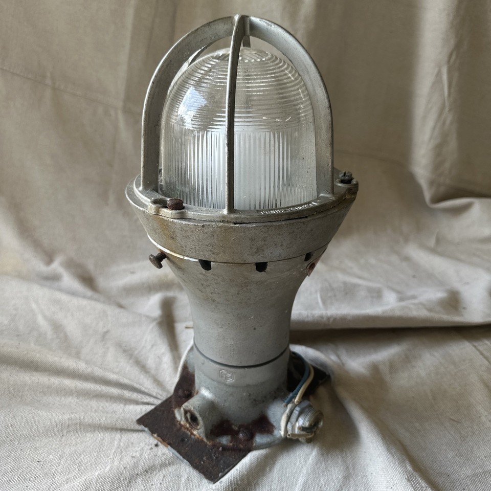 Crouse-Hinds M64 Explosion Proof Industrial Light Fixture Sconce ...