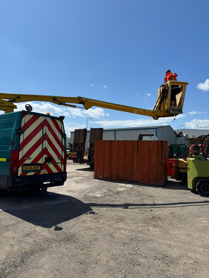 2006 Iveco cherry picker Scissor Lift Access Platform MEWP van mount ...