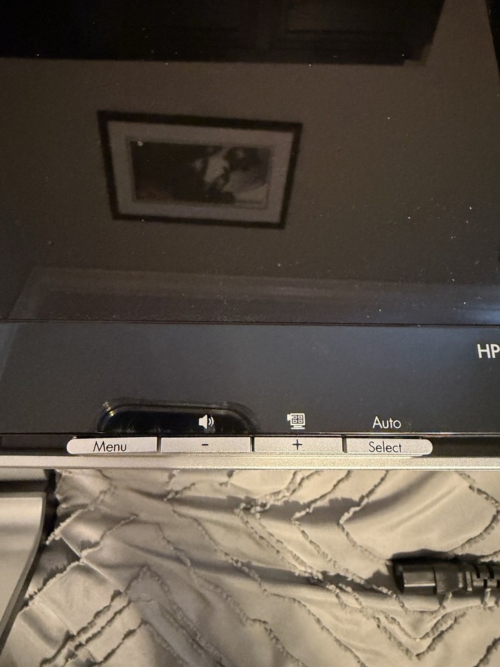 HP W2408h 24" Widescreen LCD Monitor With Stand - HDMI Port - Cable ...