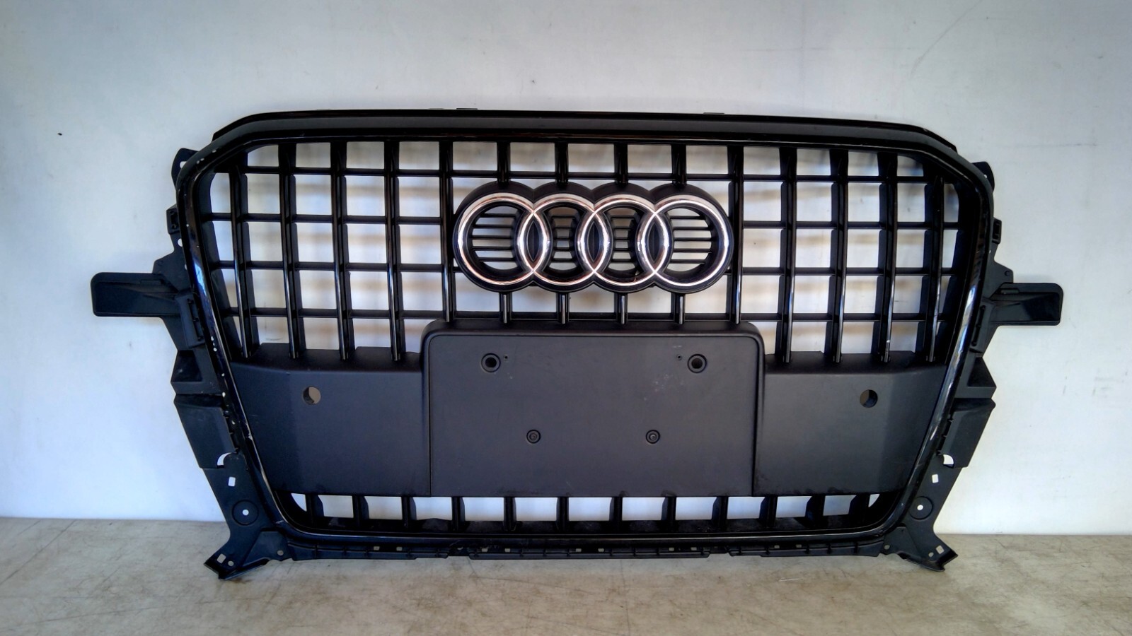 2014 Audi Q5 Front Black Center Grille | 8R0853651 | OE | Black