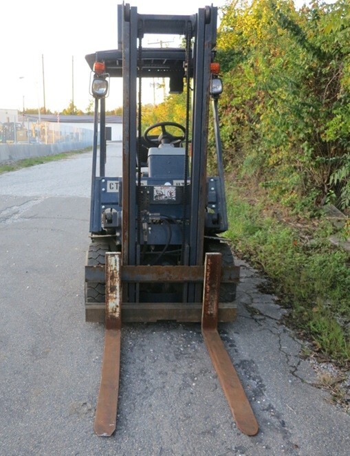 FORKLIFT 4,000 lb. Yale Air Tires, Gasoline, See thru Mast, 1,225 ...