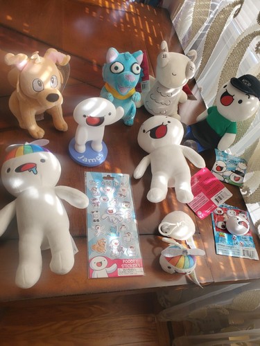 The ODD 1ST OUT STAND and Plush James, 11 Piece Toys | eBay