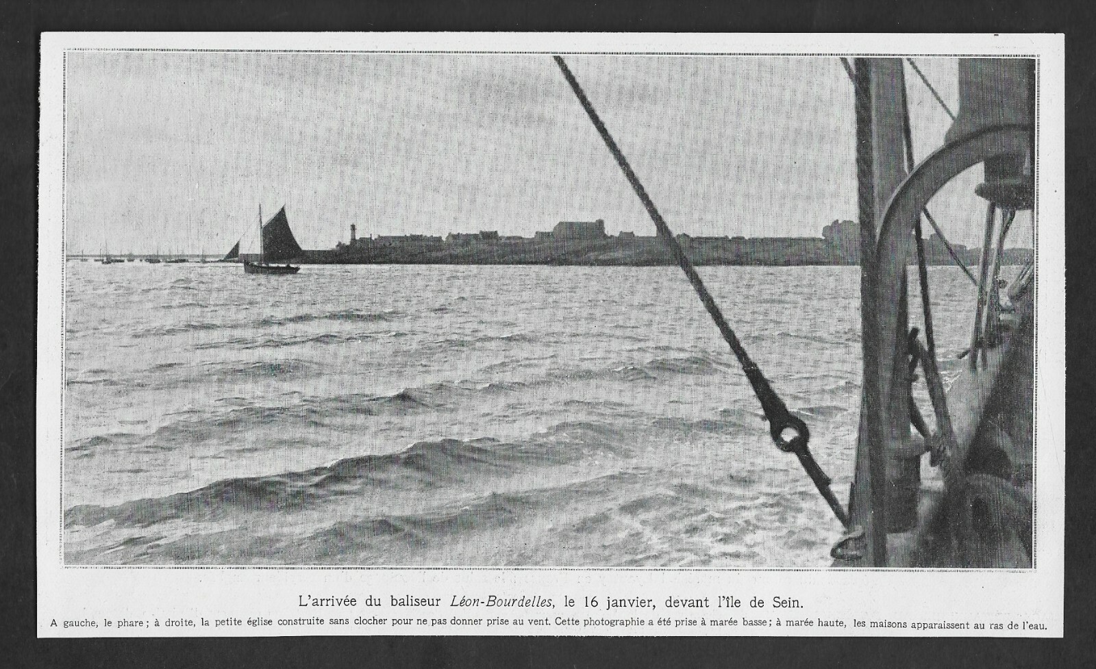 1926 -- ARRIVEE DU BALISEUR LEON BOURDELLES DEVANT L ILE DE SEIN ...