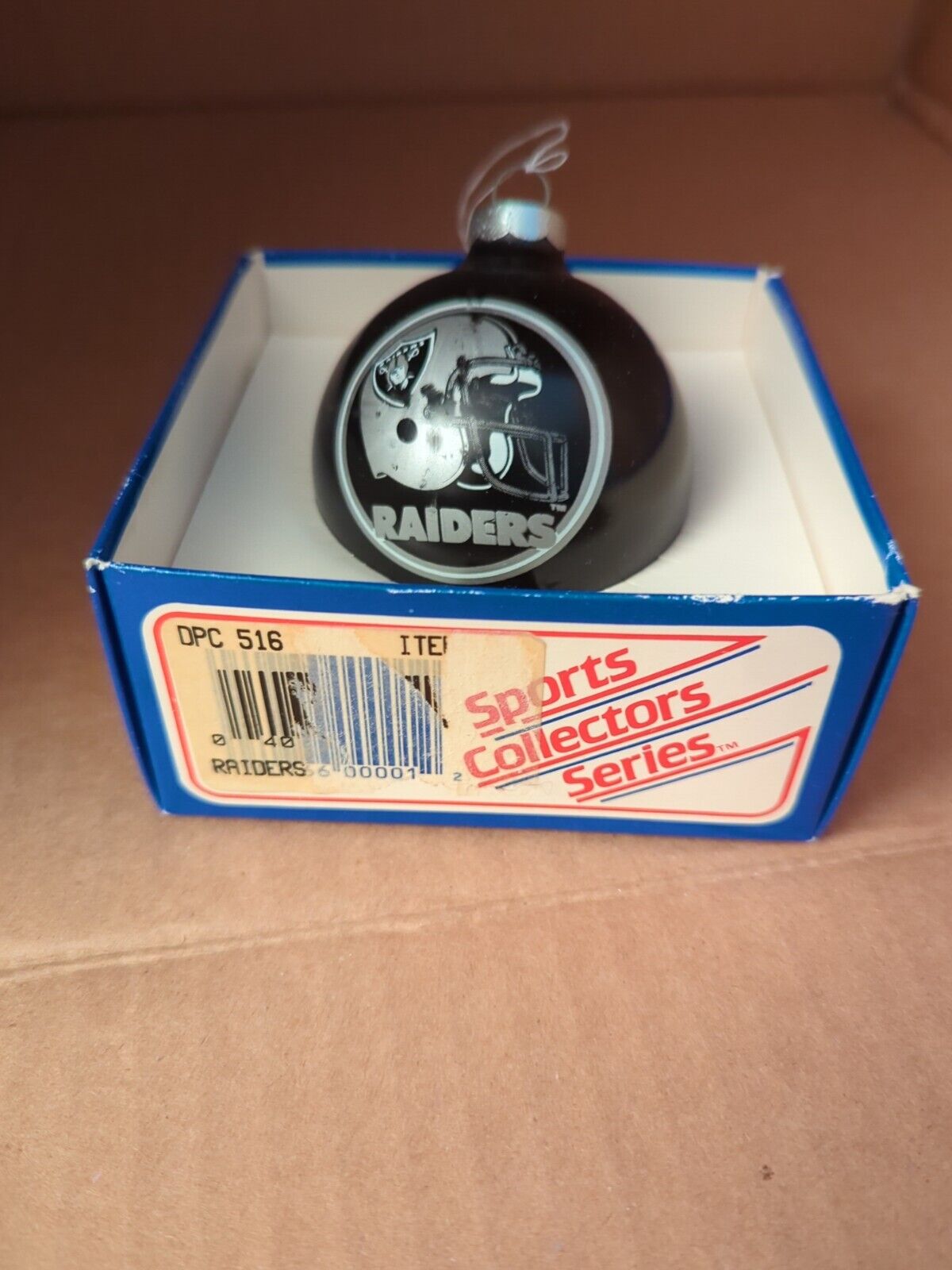 VINTAGE NFL RAIDERS CHRISTMAS TREE ORNAMENT FOOTBALL NFL SPORTS IN BOX ...