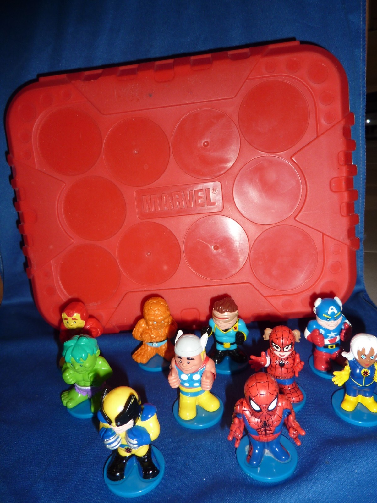 LOT OF 10 2007 MINI 2'' MARVEL MGA ACTION FIGURE ON STAND WITH RED CASE ...