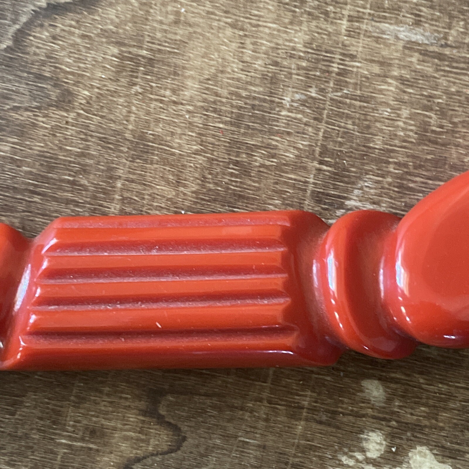 EXTRA LARGE RED BAKELITE PIN STATEMENT PIECE! Tested - Gem