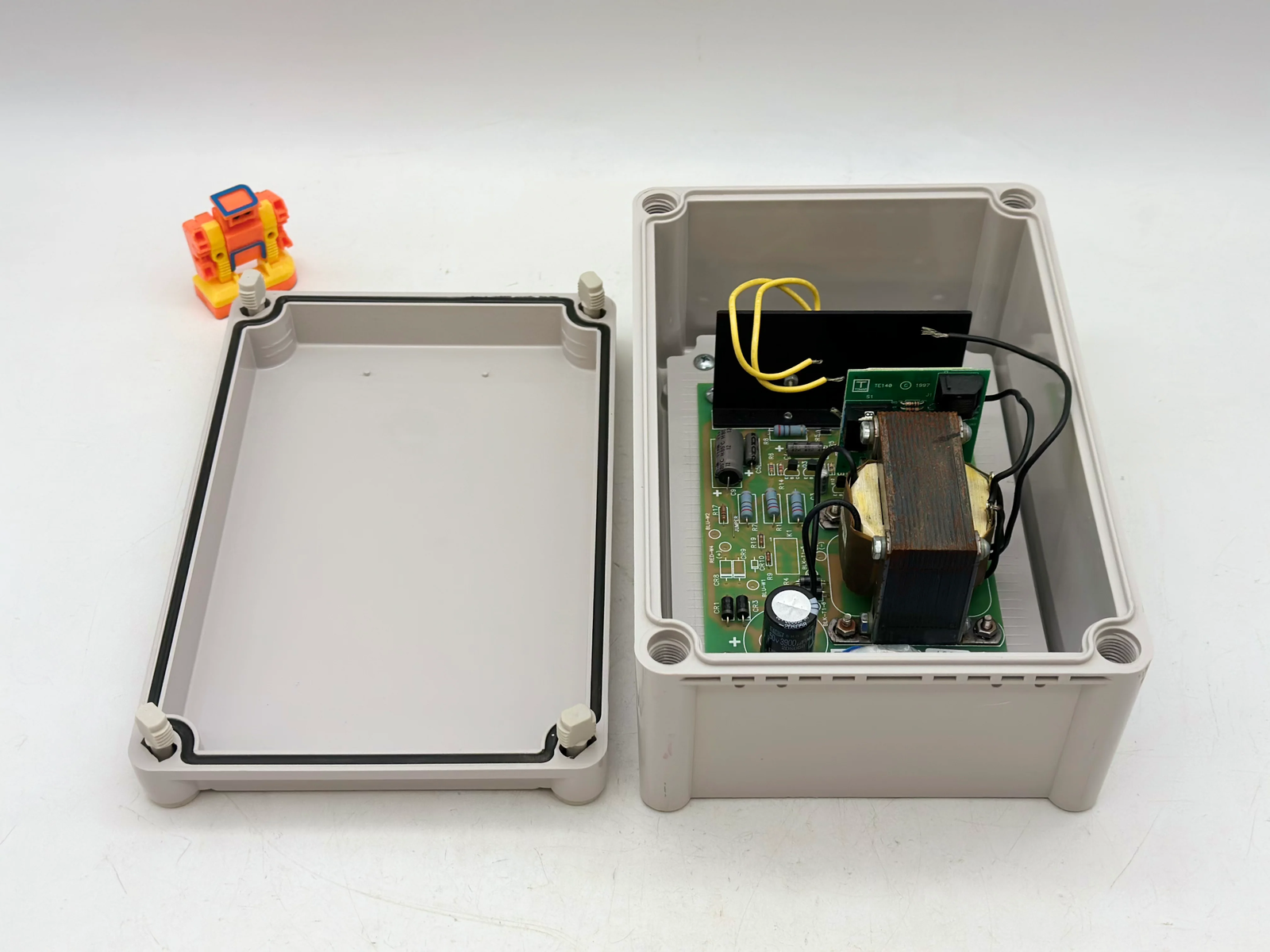 Tomar 1000-120 Power Alarm Siren Enclosure 120VAC (No Box) for sale ...