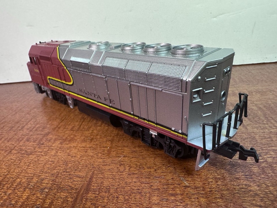 HO Scale Life-Like F40 Santa Fe ATSF Locomotive # 100 Tested To Run and ...